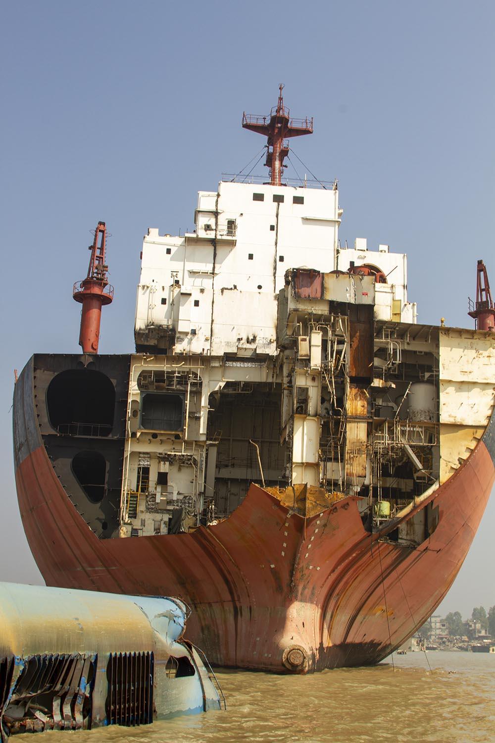 Chittagong shipbreaking yard - Travel and Explore BD
